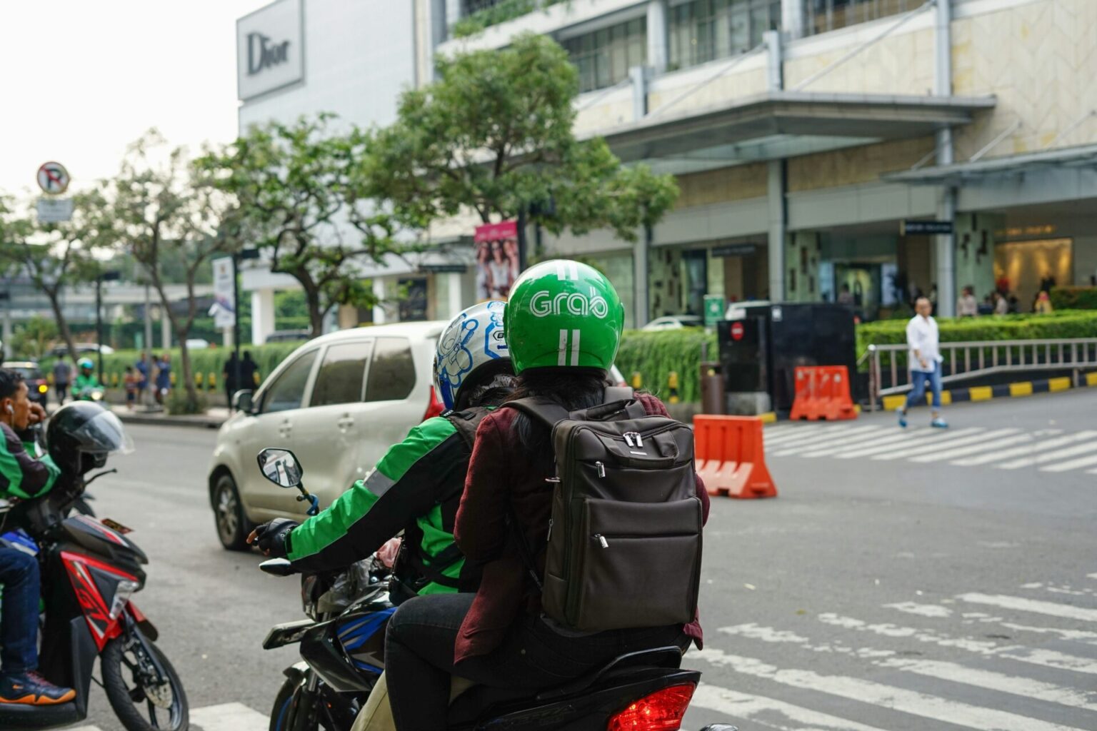 Ride-Hailing Apps in Vietnam 2025: A Complete Guide to Grab, Xanh SM, and Gojek - VIETGOHAN